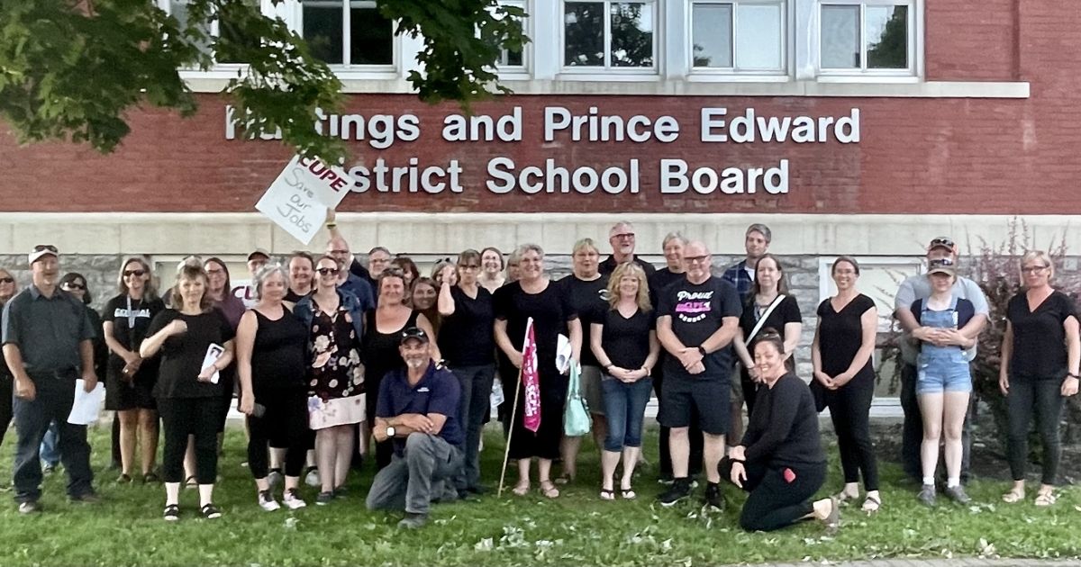 Unifor in solidarity with CUPE education workers | Unifor